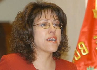 Gobierno denuncia a una ex Ministra por atentar contra la defensa del ...