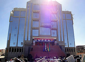 Universidad Pública de El Alto inaugura su edificio Emblemático