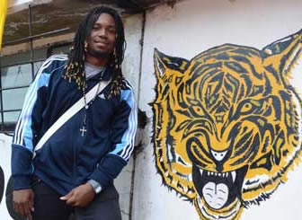 Roy Smith fue presentado como refuerzo de The Strongest