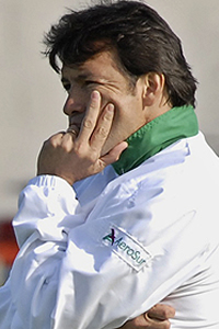 Ola de críticas para Erwin Sánchez tras la derrota contra Colombia