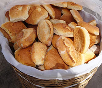 Gobierno y panificadores de Bolivia fijan Bs 0.40 precio del pan