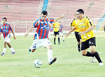 La Paz FC logra triunfo con autoridad a Destroyers
